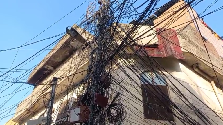 High-Voltage Hanging Wires Pose Serious Risk in Gulberg Goro Mangat ...