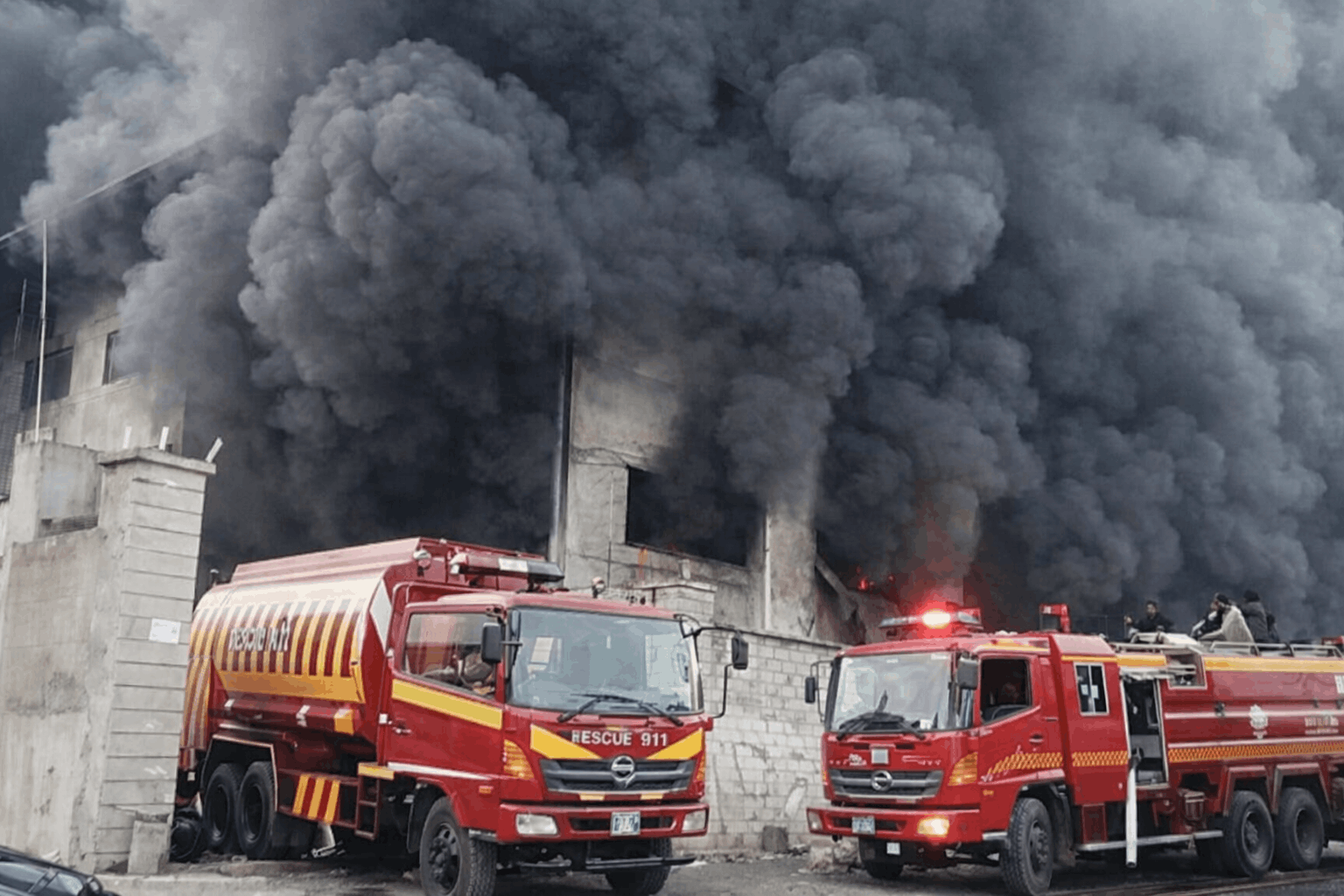 Massive Fire Breaks Out at Textile Factory in Rawat Industrial Estate ...